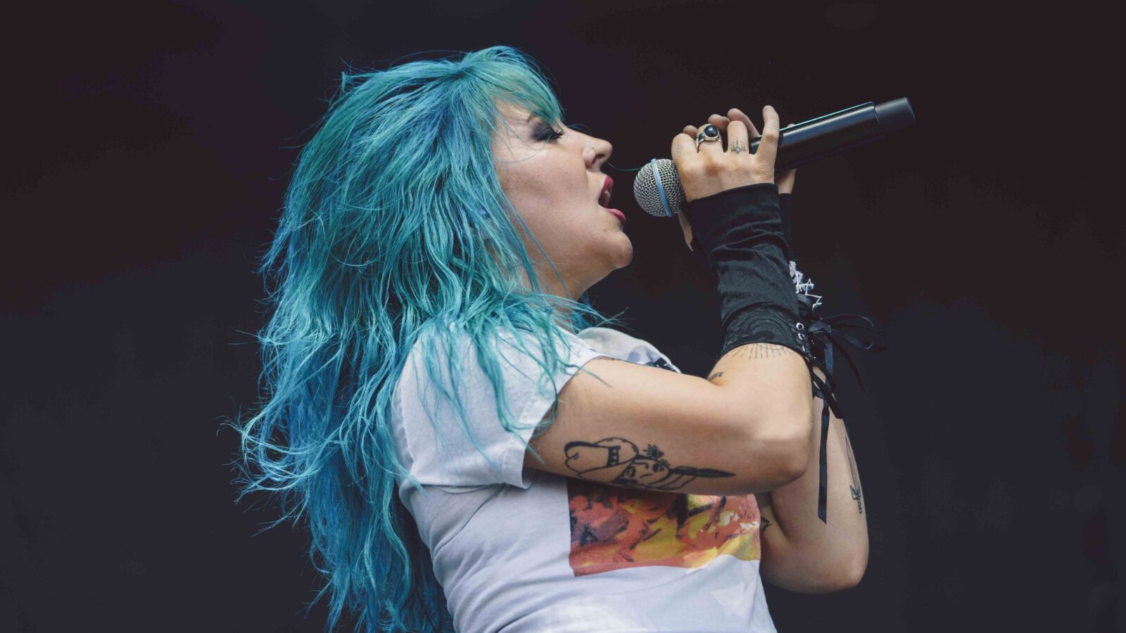 Charlotte Sands - MoreCore.de - Alle Infos zur Sängerin und Musikerin