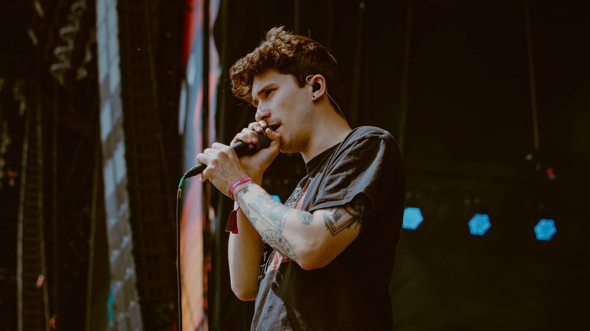 Holding Absence melden sich mit ihrer neuen Single Holding Absence melden sich mit ihrer neuen Single
