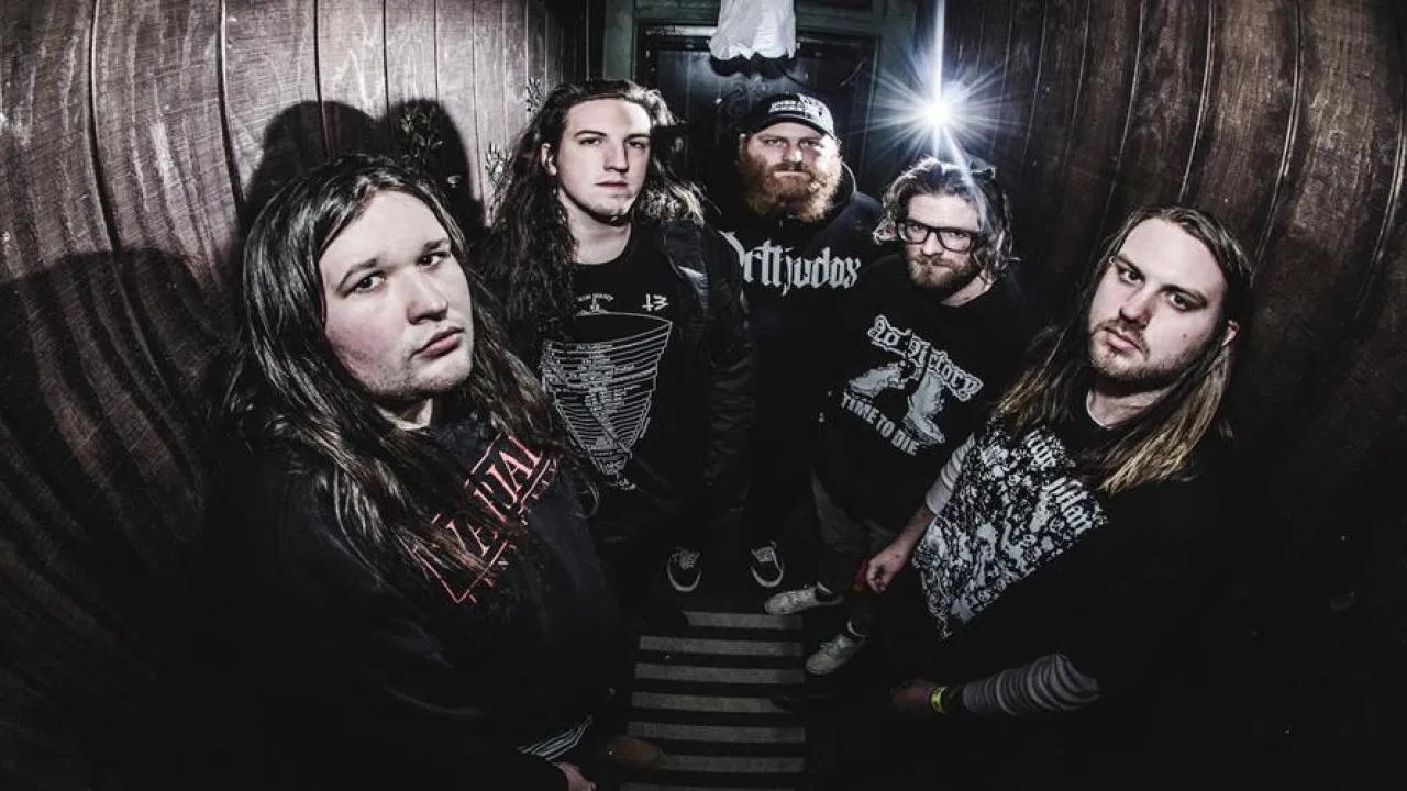 Left Behind präsentieren ihren neuen Song "Outside The Body"